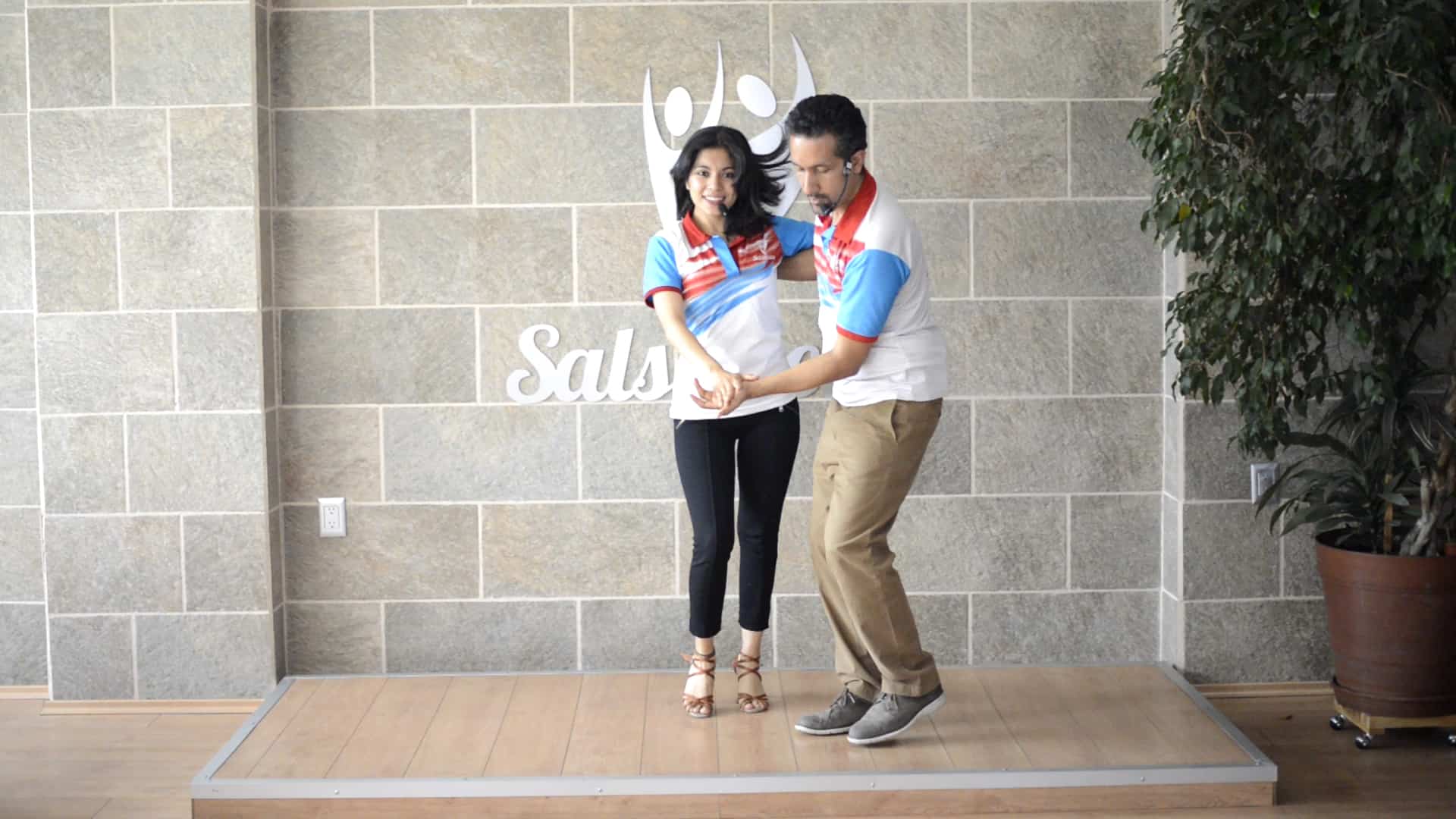 Learn how to Dance with our Salsa Classes | Salsaficion Dance Academy